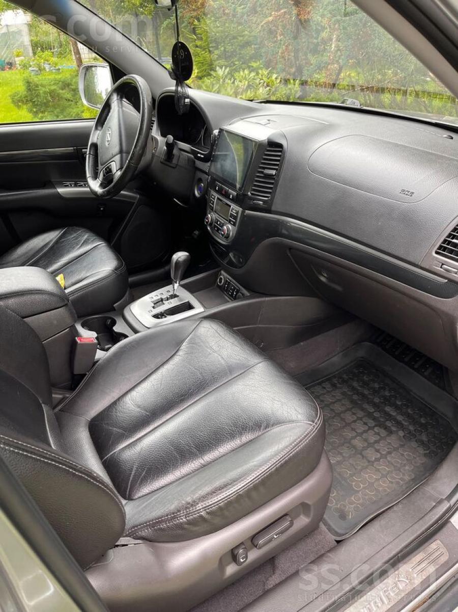 Pelēks Hyundai Santa Fe 2010 Liepāja, ar dzinēja tilpumu 2.20 L un nobraukumu 139 tūkst. km par 6500 €, foto 9 vietnē AUTOMOTO.COM.LV