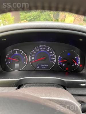 Pelēks Hyundai Santa Fe 2010 Liepāja, ar dzinēja tilpumu 2.20 L un nobraukumu 139 tūkst. km par 6500 €, foto 13 vietnē AUTOMOTO.COM.LV