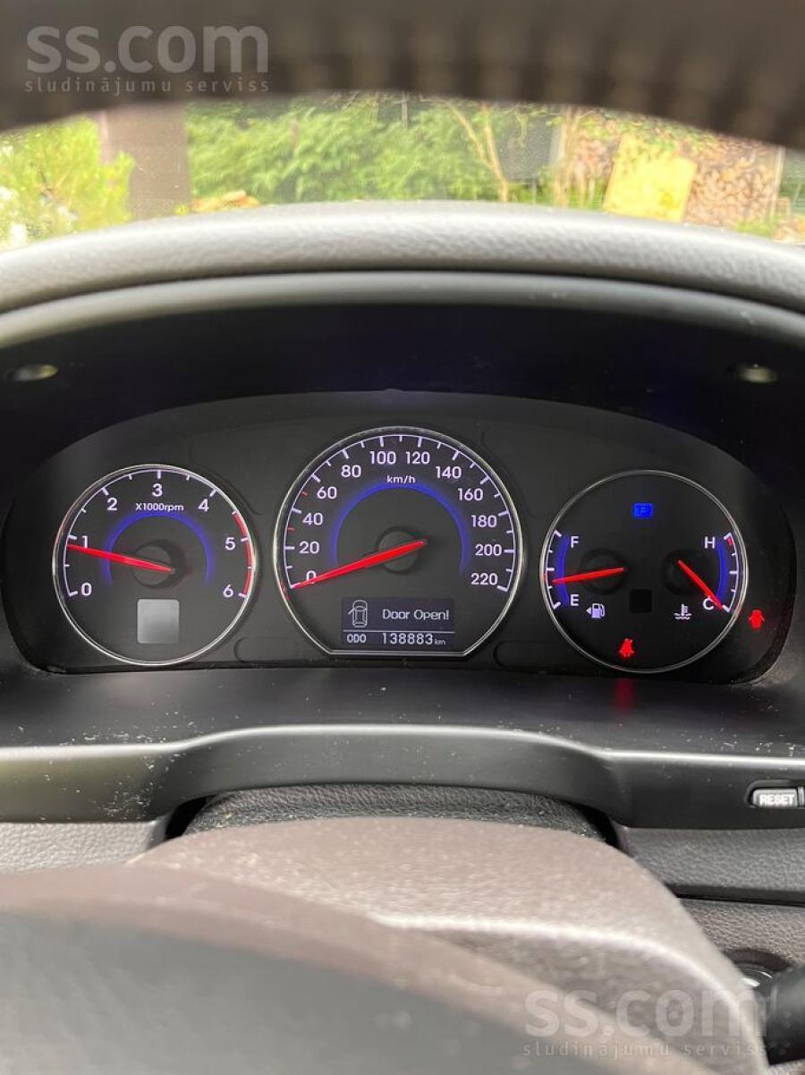 Pelēks Hyundai Santa Fe 2010 Liepāja, ar dzinēja tilpumu 2.20 L un nobraukumu 139 tūkst. km par 6500 €, foto 13 vietnē AUTOMOTO.COM.LV