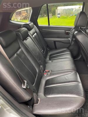 Pelēks Hyundai Santa Fe 2010 Liepāja, ar dzinēja tilpumu 2.20 L un nobraukumu 139 tūkst. km par 6500 €, foto 14 vietnē AUTOMOTO.COM.LV