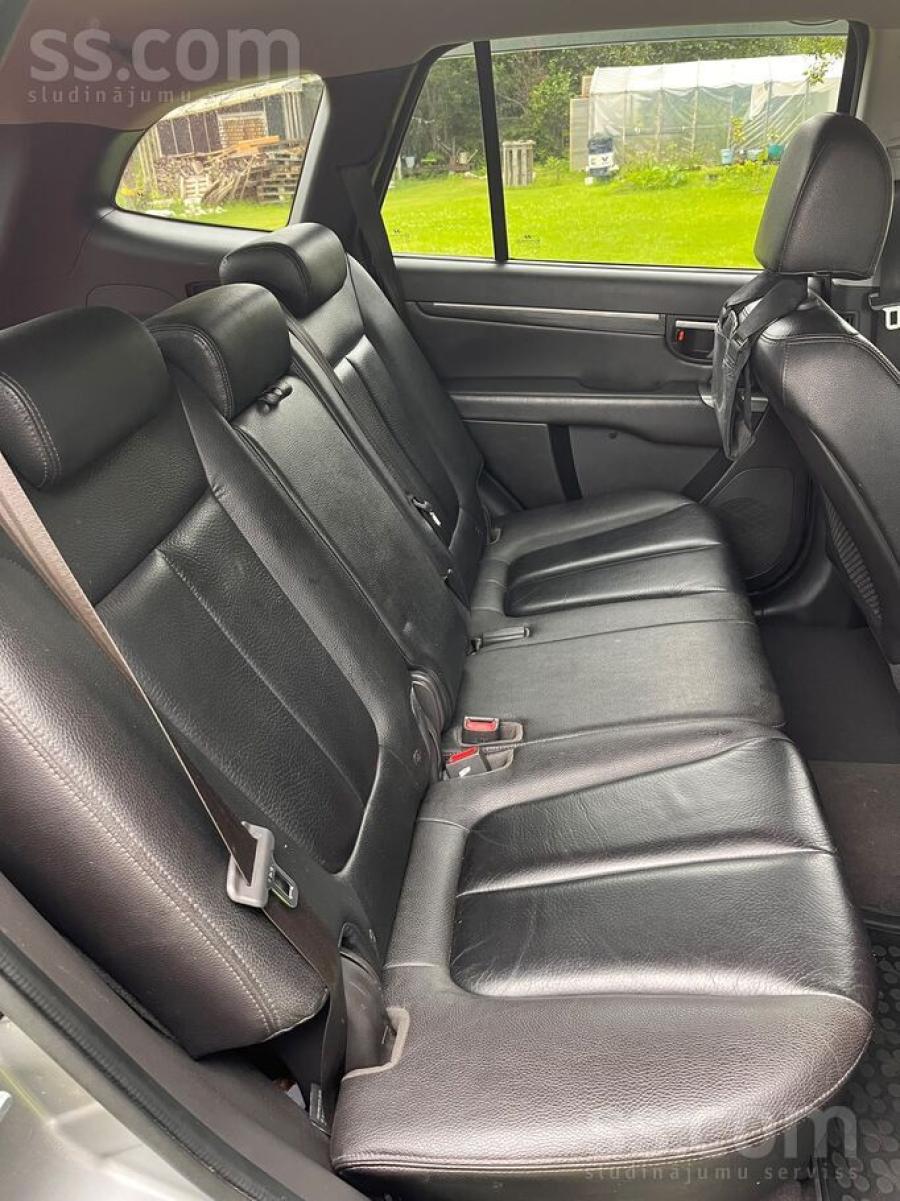 Pelēks Hyundai Santa Fe 2010 Liepāja, ar dzinēja tilpumu 2.20 L un nobraukumu 139 tūkst. km par 6500 €, foto 14 vietnē AUTOMOTO.COM.LV