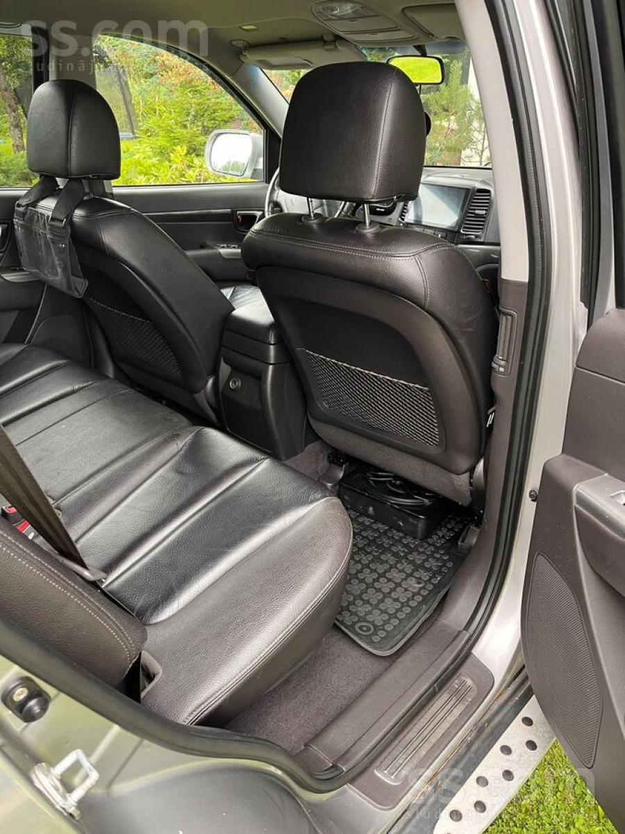 Pelēks Hyundai Santa Fe 2010 Liepāja, ar dzinēja tilpumu 2.20 L un nobraukumu 139 tūkst. km par 6500 €, foto 15 vietnē AUTOMOTO.COM.LV