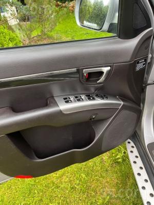 Pelēks Hyundai Santa Fe 2010 Liepāja, ar dzinēja tilpumu 2.20 L un nobraukumu 139 tūkst. km par 6500 €, foto 17 vietnē AUTOMOTO.COM.LV