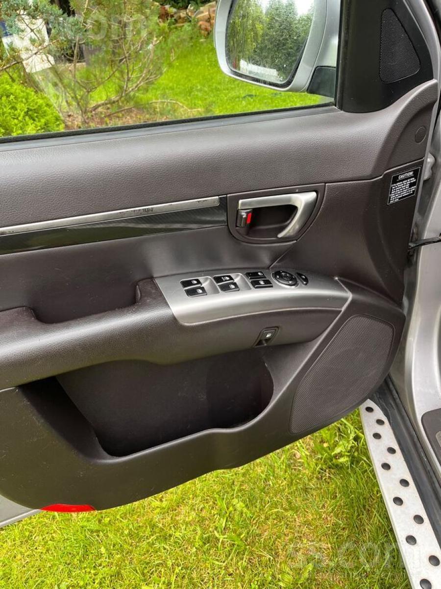 Pelēks Hyundai Santa Fe 2010 Liepāja, ar dzinēja tilpumu 2.20 L un nobraukumu 139 tūkst. km par 6500 €, foto 17 vietnē AUTOMOTO.COM.LV