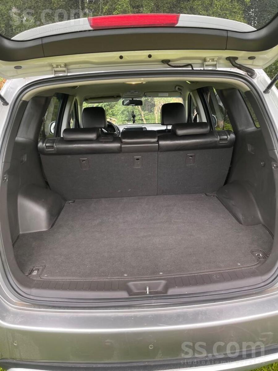 Pelēks Hyundai Santa Fe 2010 Liepāja, ar dzinēja tilpumu 2.20 L un nobraukumu 139 tūkst. km par 6500 €, foto 18 vietnē AUTOMOTO.COM.LV