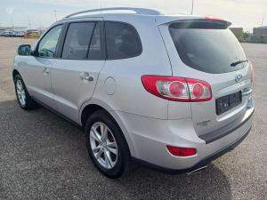 Pelēks Hyundai Santa Fe 2010 Marijampole, ar dzinēja tilpumu 2.20 L un nobraukumu 218 tūkst. km par 5650 €, foto 4 vietnē AUTOMOTO.COM.LV