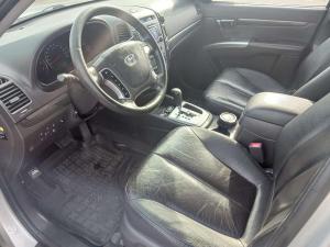 Pelēks Hyundai Santa Fe 2010 Marijampole, ar dzinēja tilpumu 2.20 L un nobraukumu 218 tūkst. km par 5650 €, foto 7 vietnē AUTOMOTO.COM.LV