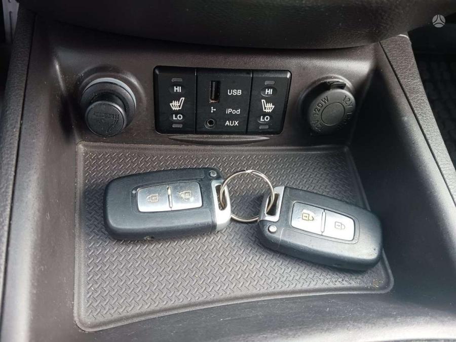 Pelēks Hyundai Santa Fe 2010 Marijampole, ar dzinēja tilpumu 2.20 L un nobraukumu 218 tūkst. km par 5650 €, foto 9 vietnē AUTOMOTO.COM.LV