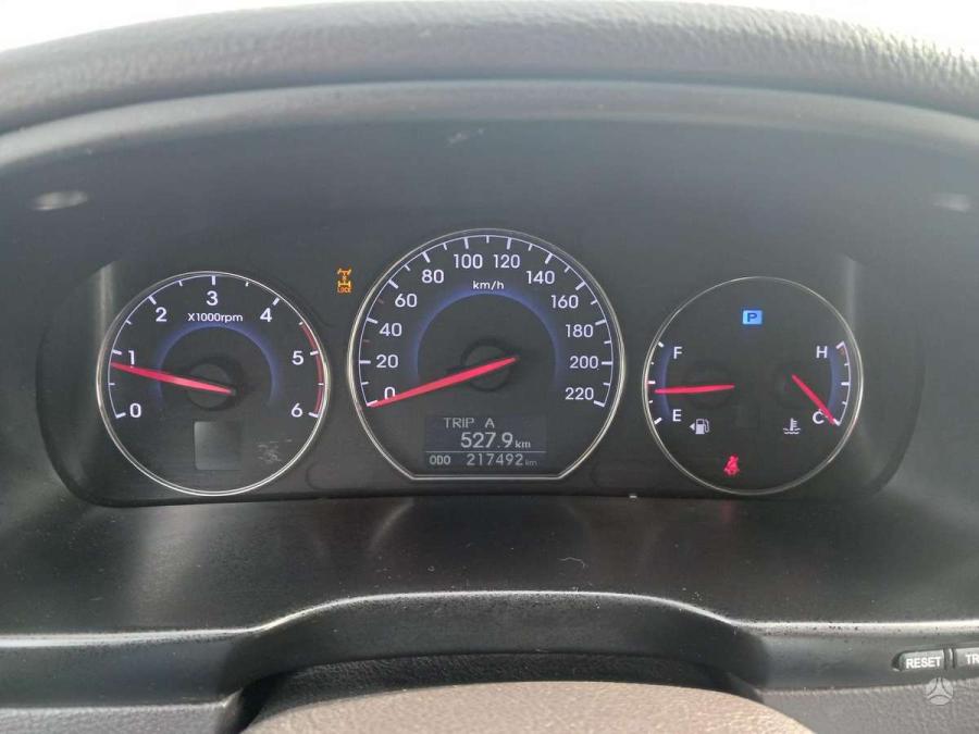 Pelēks Hyundai Santa Fe 2010 Marijampole, ar dzinēja tilpumu 2.20 L un nobraukumu 218 tūkst. km par 5650 €, foto 10 vietnē AUTOMOTO.COM.LV