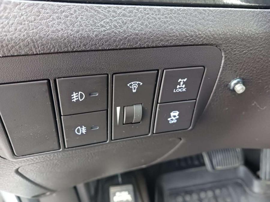 Pelēks Hyundai Santa Fe 2010 Marijampole, ar dzinēja tilpumu 2.20 L un nobraukumu 218 tūkst. km par 5650 €, foto 12 vietnē AUTOMOTO.COM.LV