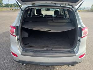 Pelēks Hyundai Santa Fe 2010 Marijampole, ar dzinēja tilpumu 2.20 L un nobraukumu 218 tūkst. km par 5650 €, foto 18 vietnē AUTOMOTO.COM.LV