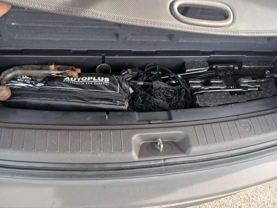 Pelēks Hyundai Santa Fe 2010 Marijampole, ar dzinēja tilpumu 2.20 L un nobraukumu 218 tūkst. km par 5650 €, foto 19 vietnē AUTOMOTO.COM.LV