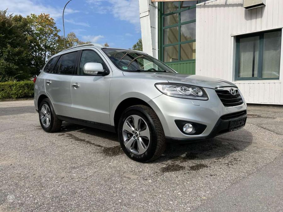 Pelēks Hyundai Santa Fe 2010 Kelmė, ar dzinēja tilpumu 2.20 L un nobraukumu 232 tūkst. km par 5700 €, foto 1 vietnē AUTOMOTO.COM.LV