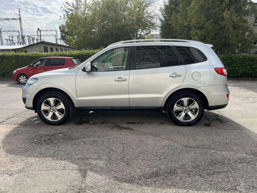 Pelēks Hyundai Santa Fe 2010 Kelmė, ar dzinēja tilpumu 2.20 L un nobraukumu 232 tūkst. km par 5700 €, foto 6 vietnē AUTOMOTO.COM.LV