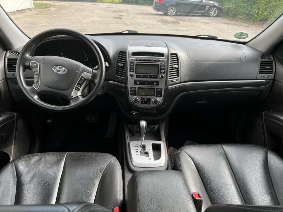 Pelēks Hyundai Santa Fe 2010 Kelmė, ar dzinēja tilpumu 2.20 L un nobraukumu 232 tūkst. km par 5700 €, foto 9 vietnē AUTOMOTO.COM.LV