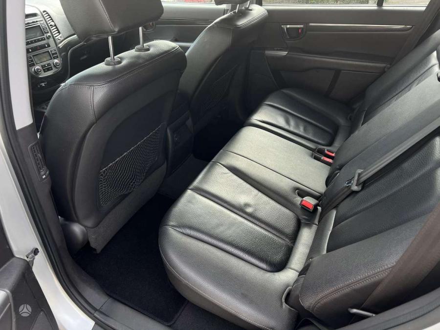 Pelēks Hyundai Santa Fe 2010 Kelmė, ar dzinēja tilpumu 2.20 L un nobraukumu 232 tūkst. km par 5700 €, foto 11 vietnē AUTOMOTO.COM.LV
