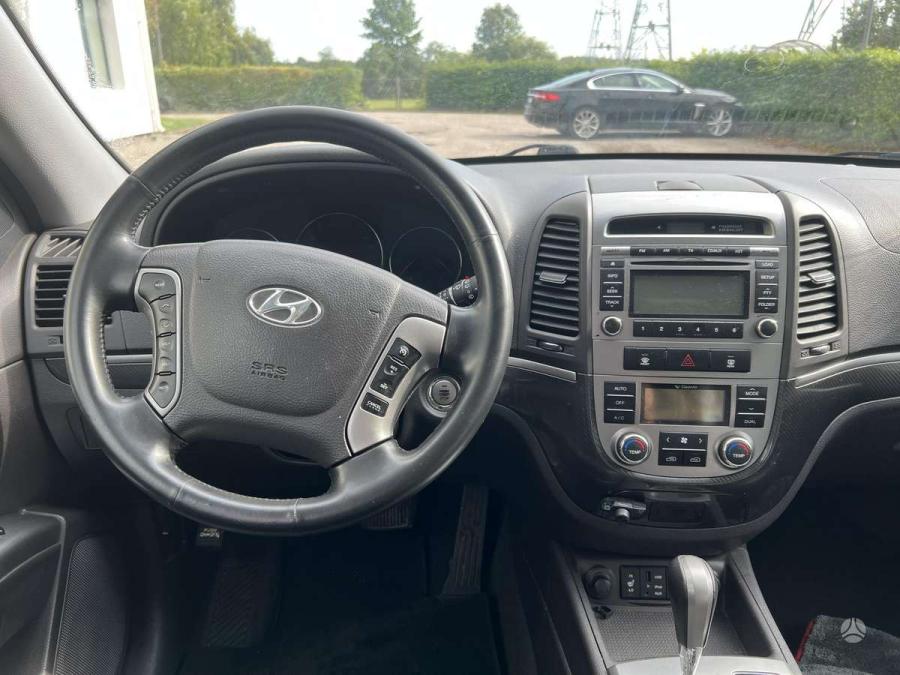 Pelēks Hyundai Santa Fe 2010 Kelmė, ar dzinēja tilpumu 2.20 L un nobraukumu 232 tūkst. km par 5700 €, foto 12 vietnē AUTOMOTO.COM.LV