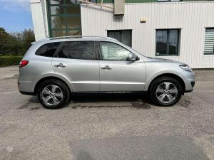 Grey Hyundai Santa Fe 2010 in Kelme, with an engine capacity of 2.20 L and mileage of 232 thousand km for 4850 €, photo 6 on AUTOMOTO.COM.LV