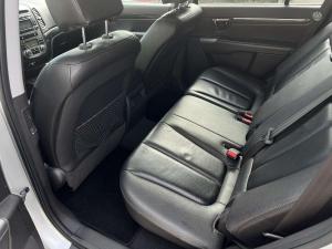 Grey Hyundai Santa Fe 2010 in Kelme, with an engine capacity of 2.20 L and mileage of 232 thousand km for 4850 €, photo 13 on AUTOMOTO.COM.LV