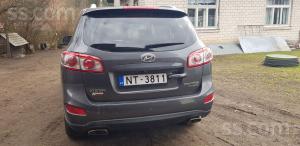 Pelēks Hyundai Santa Fe 2011 Ogre, ar dzinēja tilpumu 2.20 L un nobraukumu 255 tūkst. km par 3600 €, foto 5 vietnē AUTOMOTO.COM.LV