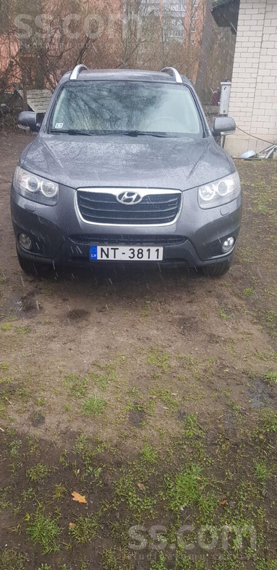 Pelēks Hyundai Santa Fe 2011 Ogre, ar dzinēja tilpumu 2.20 L un nobraukumu 255 tūkst. km par 3600 €, foto 10 vietnē AUTOMOTO.COM.LV