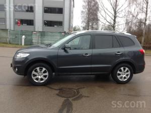 Grey Hyundai Santa Fe 2011 in Riga, with an engine capacity of 2.20 L and mileage of 189 thousand km for 7490 €, photo 2 on AUTOMOTO.COM.LV