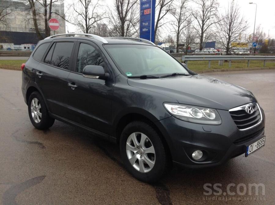 Grey Hyundai Santa Fe 2011 in Riga, with an engine capacity of 2.20 L and mileage of 189 thousand km for 7490 €, photo 3 on AUTOMOTO.COM.LV