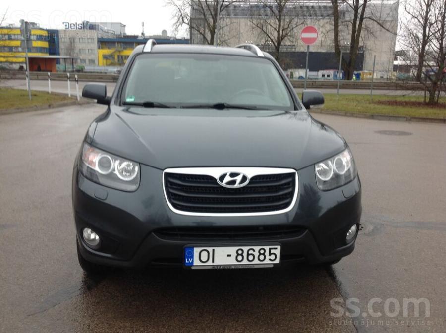 Grey Hyundai Santa Fe 2011 in Riga, with an engine capacity of 2.20 L and mileage of 189 thousand km for 7490 €, photo 5 on AUTOMOTO.COM.LV