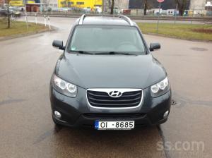 Grey Hyundai Santa Fe 2011 in Riga, with an engine capacity of 2.20 L and mileage of 189 thousand km for 7490 €, photo 6 on AUTOMOTO.COM.LV