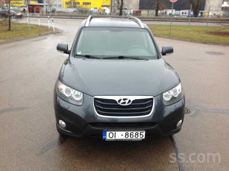 Grey Hyundai Santa Fe 2011 in Riga, with an engine capacity of 2.20 L and mileage of 189 thousand km for 7490 €, photo 6 on AUTOMOTO.COM.LV