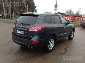 Grey Hyundai Santa Fe 2011 in Riga, with an engine capacity of 2.20 L and mileage of 189 thousand km for 7490 €, photo 9 on AUTOMOTO.COM.LV