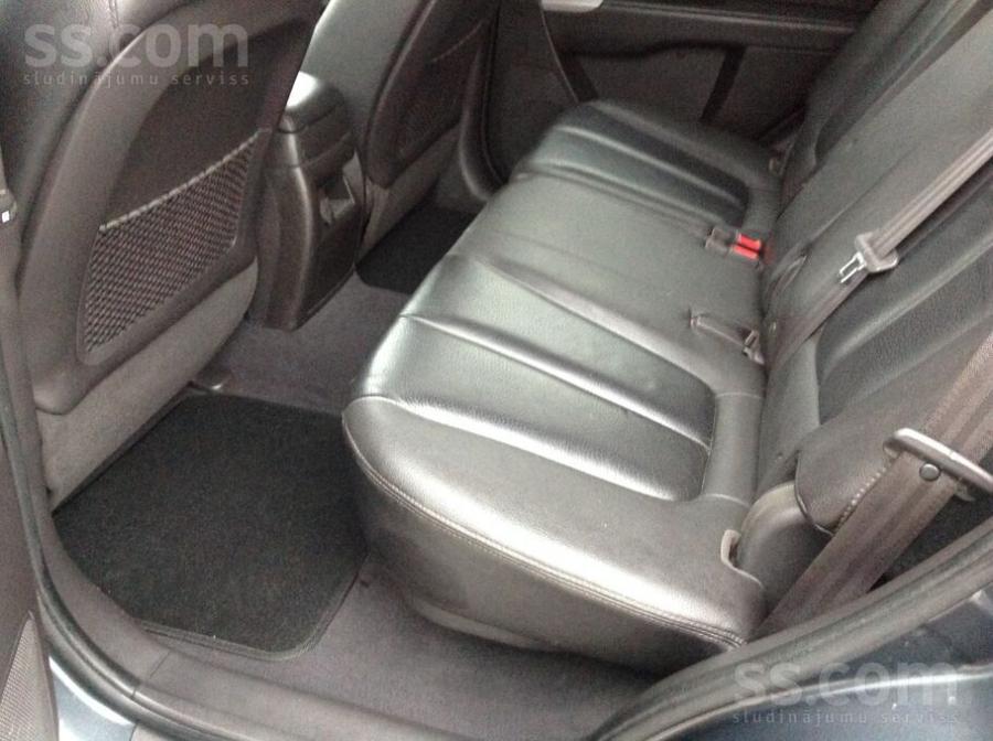 Grey Hyundai Santa Fe 2011 in Riga, with an engine capacity of 2.20 L and mileage of 189 thousand km for 7490 €, photo 11 on AUTOMOTO.COM.LV