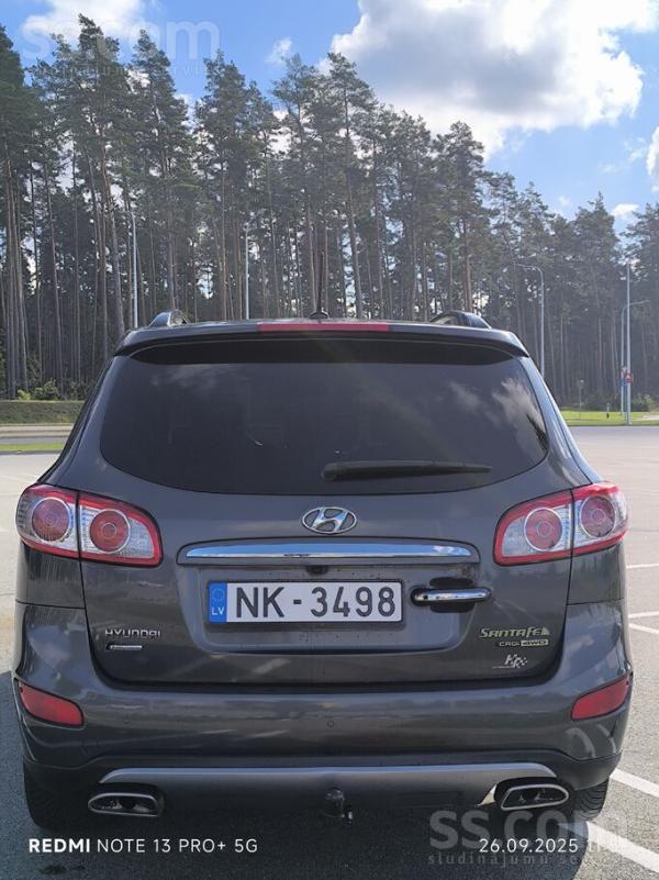 Grey Hyundai Santa Fe 2011 in Riga, with an engine capacity of 2.20 L and mileage of 257 thousand km for 7350 €, photo 7 on AUTOMOTO.COM.LV