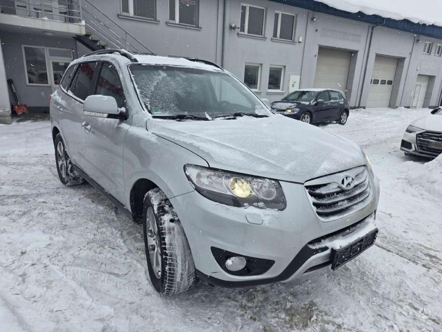 Pelēks Hyundai Santa Fe 2011 Marijampole, ar dzinēja tilpumu 2.20 L un nobraukumu 237 tūkst. km par 5299 €, foto 4 vietnē AUTOMOTO.COM.LV