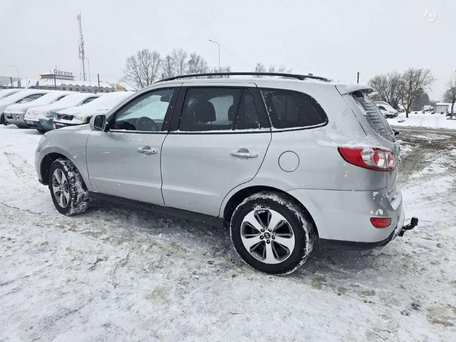 Pelēks Hyundai Santa Fe 2011 Marijampole, ar dzinēja tilpumu 2.20 L un nobraukumu 237 tūkst. km par 5299 €, foto 6 vietnē AUTOMOTO.COM.LV