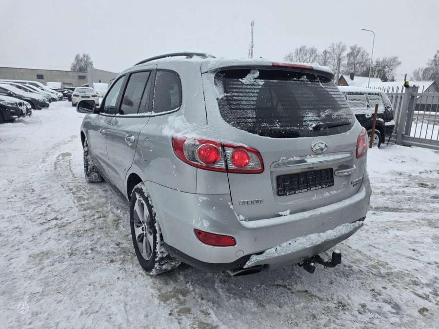 Pelēks Hyundai Santa Fe 2011 Marijampole, ar dzinēja tilpumu 2.20 L un nobraukumu 237 tūkst. km par 5299 €, foto 7 vietnē AUTOMOTO.COM.LV