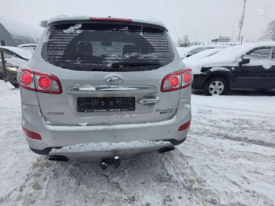Pelēks Hyundai Santa Fe 2011 Marijampole, ar dzinēja tilpumu 2.20 L un nobraukumu 237 tūkst. km par 5299 €, foto 8 vietnē AUTOMOTO.COM.LV