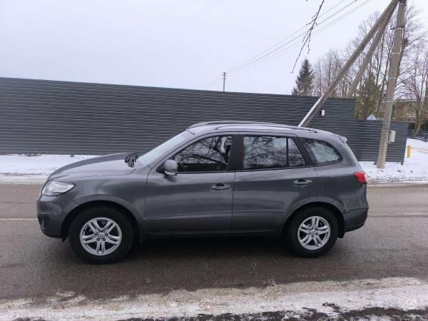 Pelēks Hyundai Santa Fe 2011 Marijampole, ar dzinēja tilpumu 2.20 L un nobraukumu 320 tūkst. km par 4350 €, foto 2 vietnē AUTOMOTO.COM.LV
