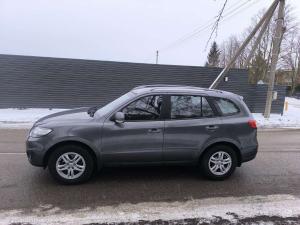 Grey Hyundai Santa Fe 2011 in Marijampole, with an engine capacity of 2.20 L and mileage of 320 thousand km for 4350 €, photo 2 on AUTOMOTO.COM.LV