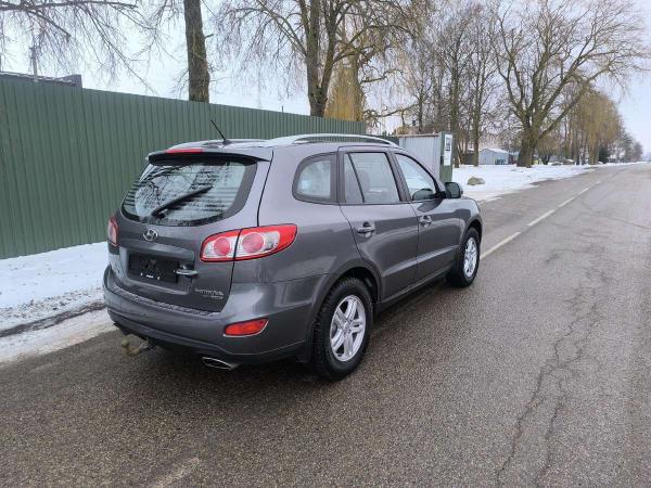Pelēks Hyundai Santa Fe 2011 Marijampole, ar dzinēja tilpumu 2.20 L un nobraukumu 320 tūkst. km par 4350 €, foto 5 vietnē AUTOMOTO.COM.LV