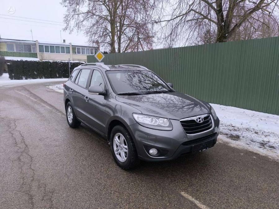 Grey Hyundai Santa Fe 2011 in Marijampole, with an engine capacity of 2.20 L and mileage of 320 thousand km for 4350 €, photo 7 on AUTOMOTO.COM.LV