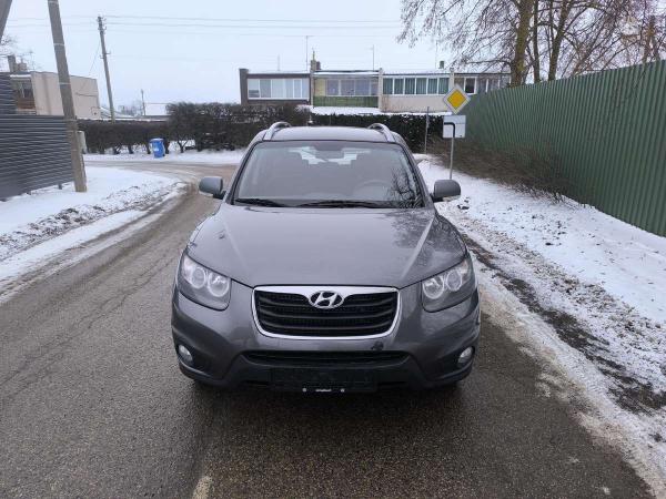 Pelēks Hyundai Santa Fe 2011 Marijampole, ar dzinēja tilpumu 2.20 L un nobraukumu 320 tūkst. km par 4350 €, foto 8 vietnē AUTOMOTO.COM.LV