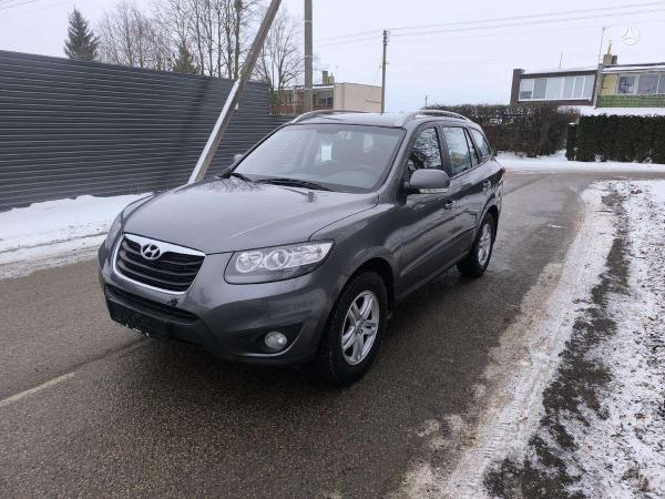 Pelēks Hyundai Santa Fe 2011 Marijampole, ar dzinēja tilpumu 2.20 L un nobraukumu 320 tūkst. km par 4350 €, foto 9 vietnē AUTOMOTO.COM.LV