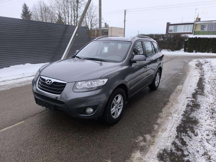 Grey Hyundai Santa Fe 2011 in Marijampole, with an engine capacity of 2.20 L and mileage of 320 thousand km for 4350 €, photo 9 on AUTOMOTO.COM.LV