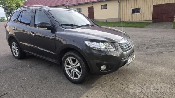 Pelēks Hyundai Santa Fe 2011 Rīga, ar dzinēja tilpumu 2.20 L un nobraukumu 250 tūkst. km par 6500 €, foto 3 vietnē AUTOMOTO.COM.LV