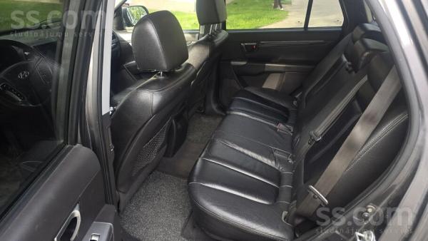 Pelēks Hyundai Santa Fe 2011 Rīga, ar dzinēja tilpumu 2.20 L un nobraukumu 250 tūkst. km par 5999 €, foto 10 vietnē AUTOMOTO.COM.LV