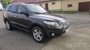 Grey Hyundai Santa Fe 2011 in Riga, with an engine capacity of 2.20 L and mileage of 251 thousand km for 5800 €, photo 4 on AUTOMOTO.COM.LV