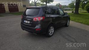 Grey Hyundai Santa Fe 2011 in Riga, with an engine capacity of 2.20 L and mileage of 251 thousand km for 5800 €, photo 6 on AUTOMOTO.COM.LV