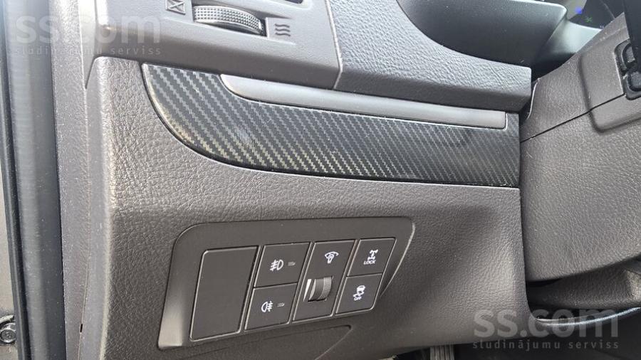 Grey Hyundai Santa Fe 2011 in Riga, with an engine capacity of 2.20 L and mileage of 251 thousand km for 5800 €, photo 15 on AUTOMOTO.COM.LV