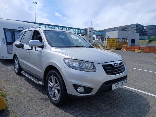 Grey Hyundai Santa Fe 2011 in Silute, with an engine capacity of 2.20 L and mileage of 153 thousand km for 2600 €, photo 4 on AUTOMOTO.COM.LV